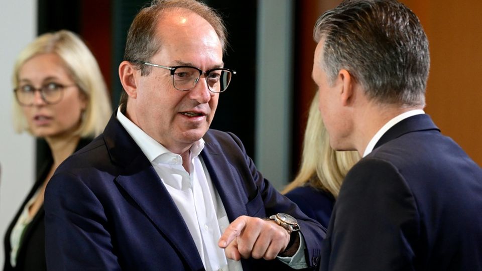 Dobrindt zu Aufnahmeprogramm von Afghanen: Werden jeden einzelnen Fall prüfen | STERN.de