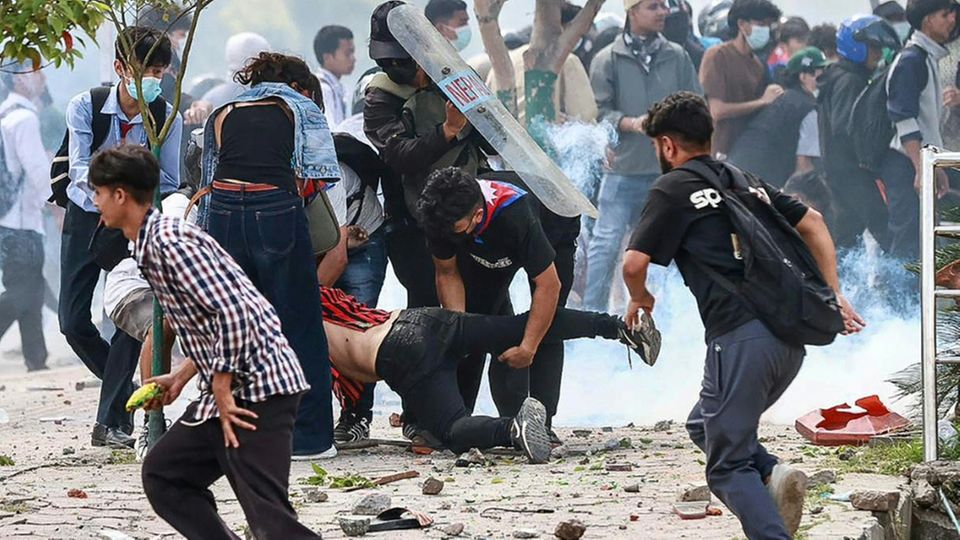 Nepal: Mindestens zehn Tote bei Protesten gegen Blockade von ...