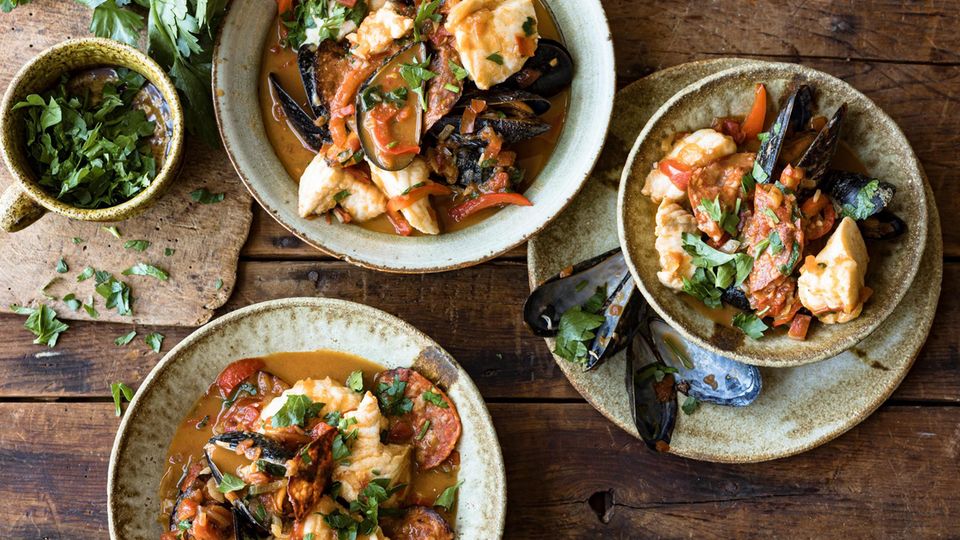 Dieses Rezept mit Fisch und Muscheln befördert sie nach Portugal | STERN.de