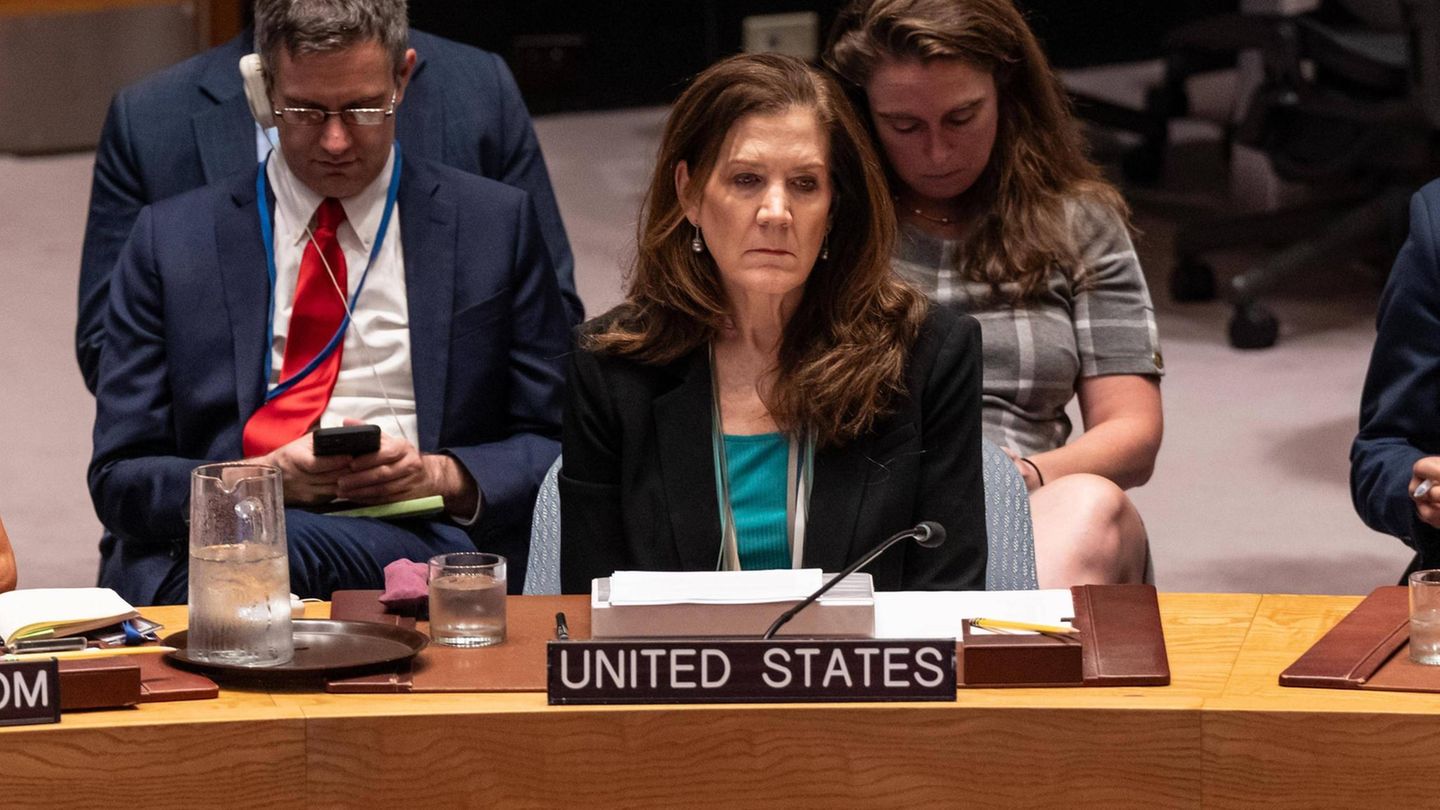 Ukraine-Liveblog: Nato-Rat trifft sich wegen mutmaßlicher ...