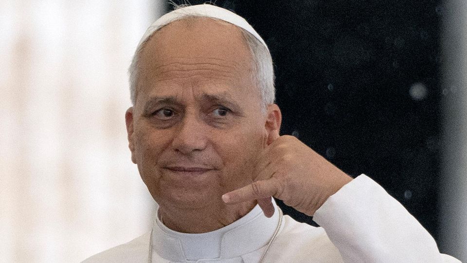 Papst Leo XIV. wird 70: Das unterscheidet ihn von Franziskus | STERN.de