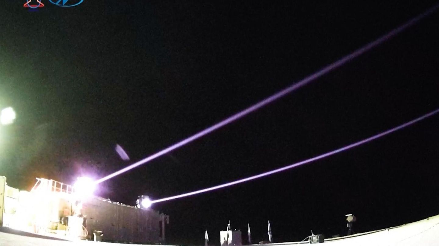 "Iron Beam": Israel zeigt Test von neuer Laser-Waffe | STERN.de