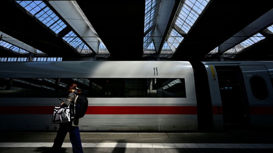 Medien: DB-Regio-Chefin Palla soll als erste Frau an die Spitze des Bahn-Konzerns | STERN.de