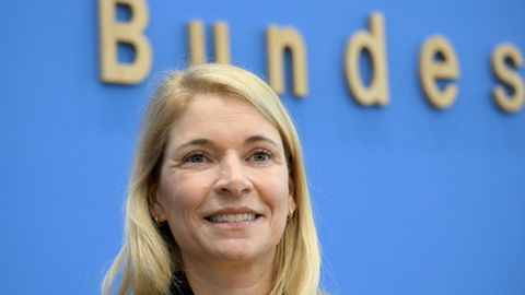 Verkehrsminister Schnieder: DB-Regio-Chefin Palla soll Bahn-Chefin werden | STERN.de