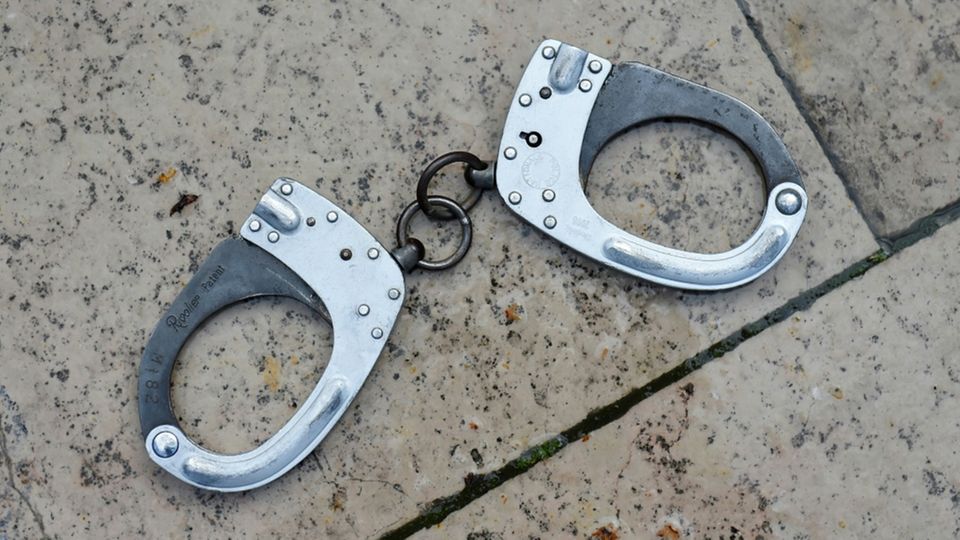 Ermittler nehmen am Flughafen München mutmaßlichen Millionenbetrüger ...