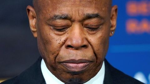 Amtsinhaber Eric Adams steigt aus Rennen um New Yorker Bürgermeisteramt ...