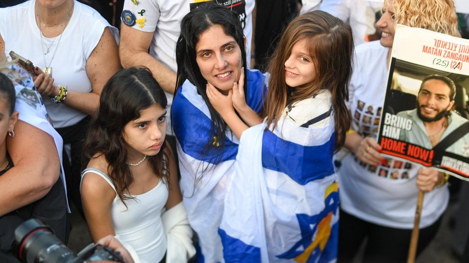 Die Hamas-Geiseln sind frei: Freudentränen in Israel – die Bilder ...