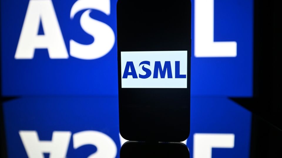 Chip-Konzern ASML mit stabilem Gewinn - Warnung vor Einbruch des China-Geschäfts | STERN.de