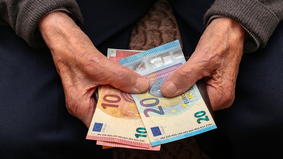 Streit um Rente: Wird sie sinken? 7 Fragen und Antworten | STERN.de