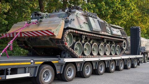 Mann transportiert Panzer über die A9 – mit mehr als 2 Promille | STERN.de