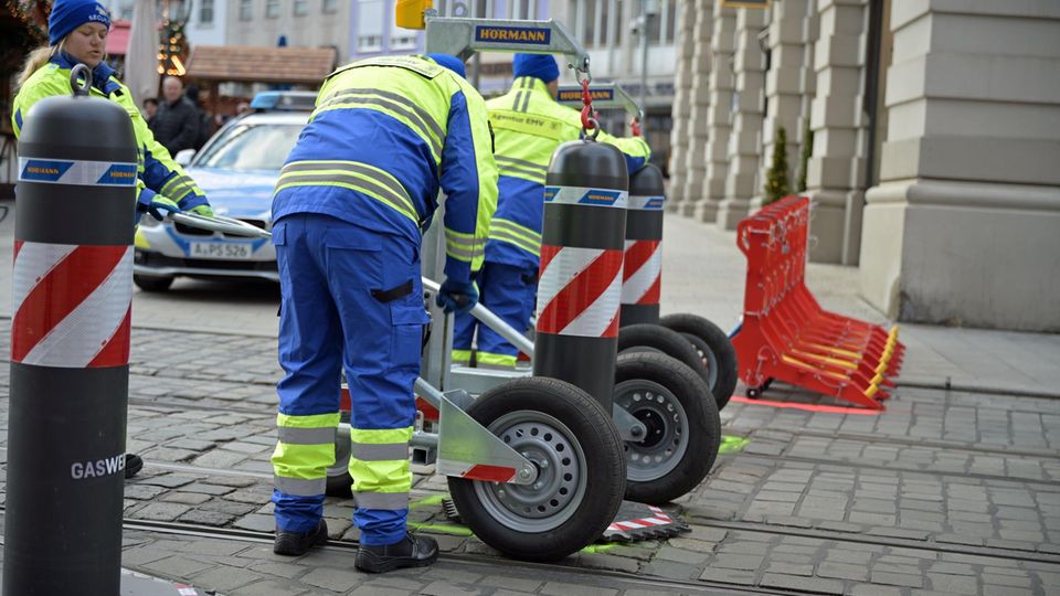 Augsburg: Poller auf Weihnachtsmarkt viele Male pro Stunde verschoben ...