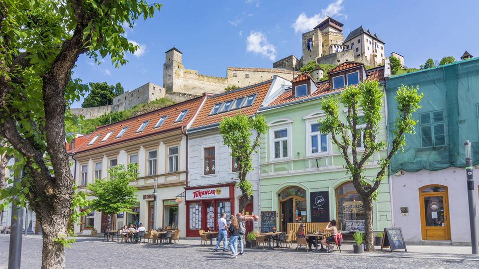 Kulturhauptstädte Trencin und Oulu – Luftgitarren und luftige Burgen ...