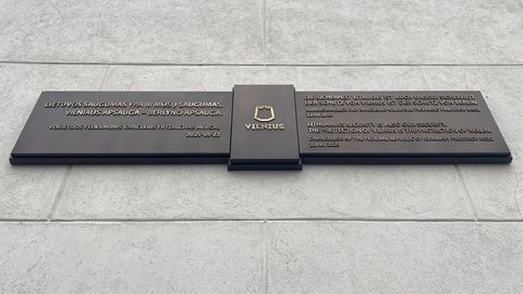 Friedrich Merz: Gedenktafel mit seinem Zitat in Litauen präsentiert ...