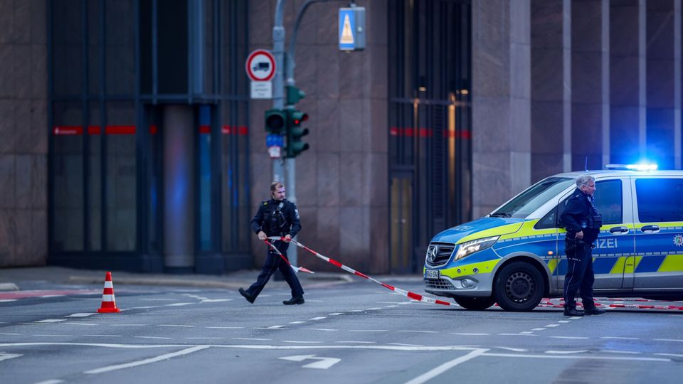 Mönchengladbach: Polizeieinsatz wegen Bombendrohung | STERN.de