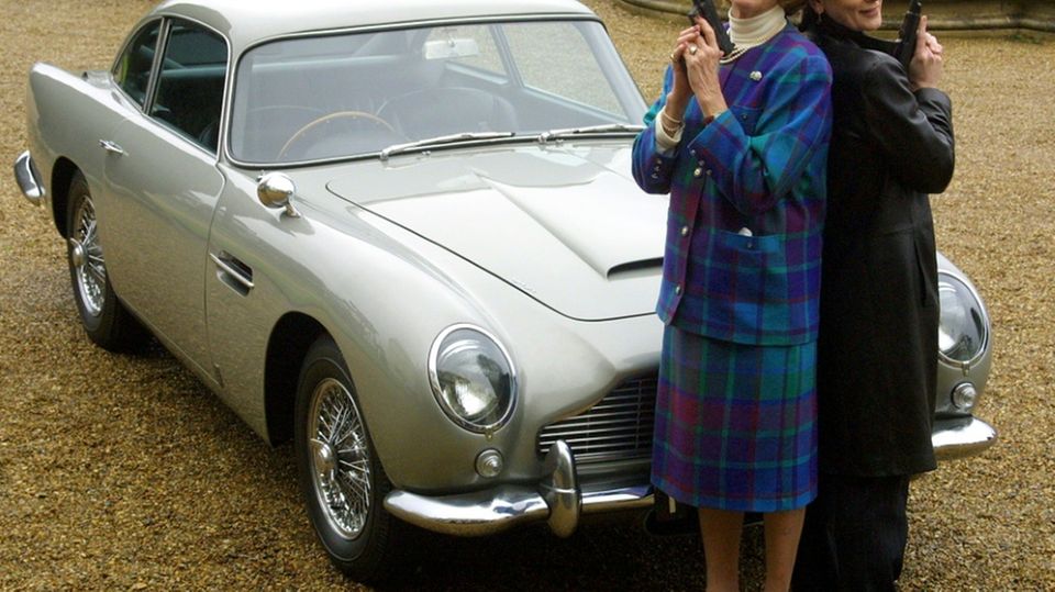 Nicht individuell genug: James-Bond-Figur Miss Moneypenny bekommt ...