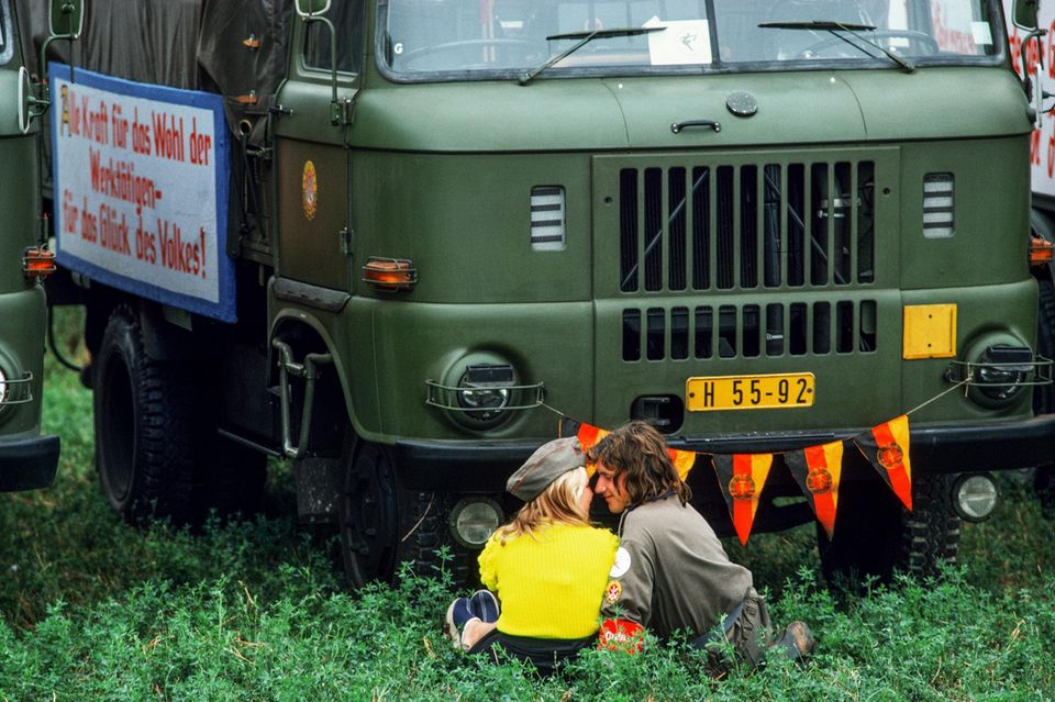 Der Alltag in der DDR – Bildband zeigt ihn in Farbe und unzensiert ...