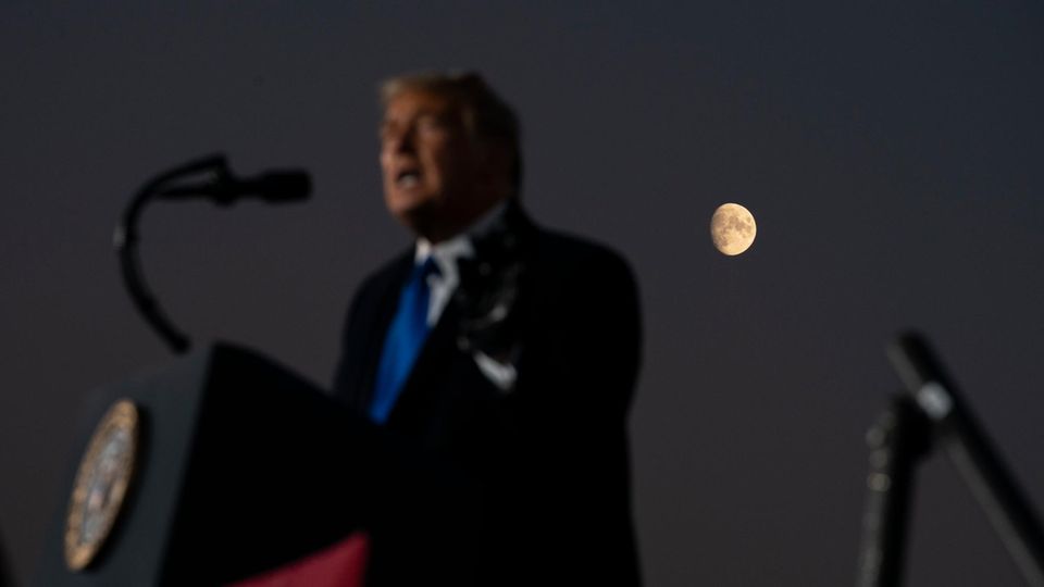 Donald Trump will bemannte Landung auf dem Mond bis 2028 | STERN.de