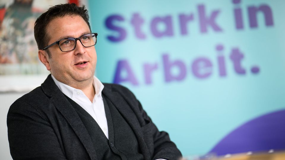 Arbeiter und die AfD: Streit vor Betriebsratswahlen: Wer vertritt die ...