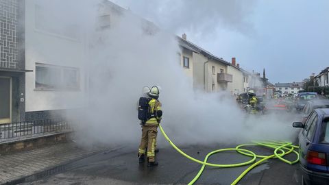 Brände: Gefrorenes Löschwasser – Passant stürzt bei Feuerwehreinsatz ...