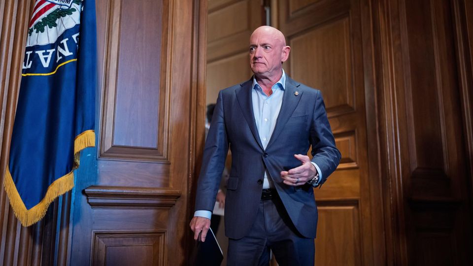 Mark Kelly: Pentagon rügt demokratischen Senator nach Video-Appell ...