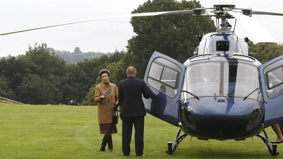 Royal Family: Palast reagiert auf Kritik an Hubschraubernutzung | STERN.de