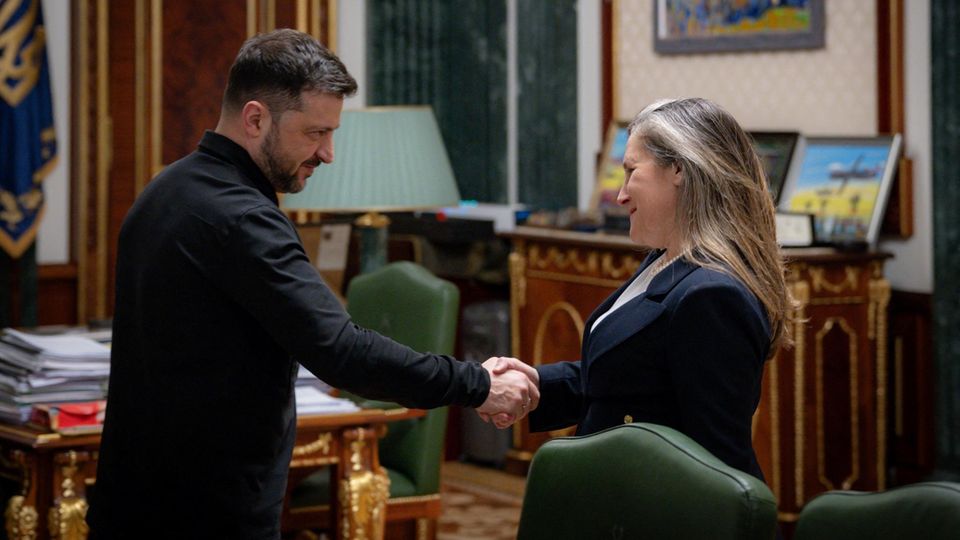 Chrystia Freeland: Kanadas Ex-Außenministerin wird Selenskyj-Beraterin ...