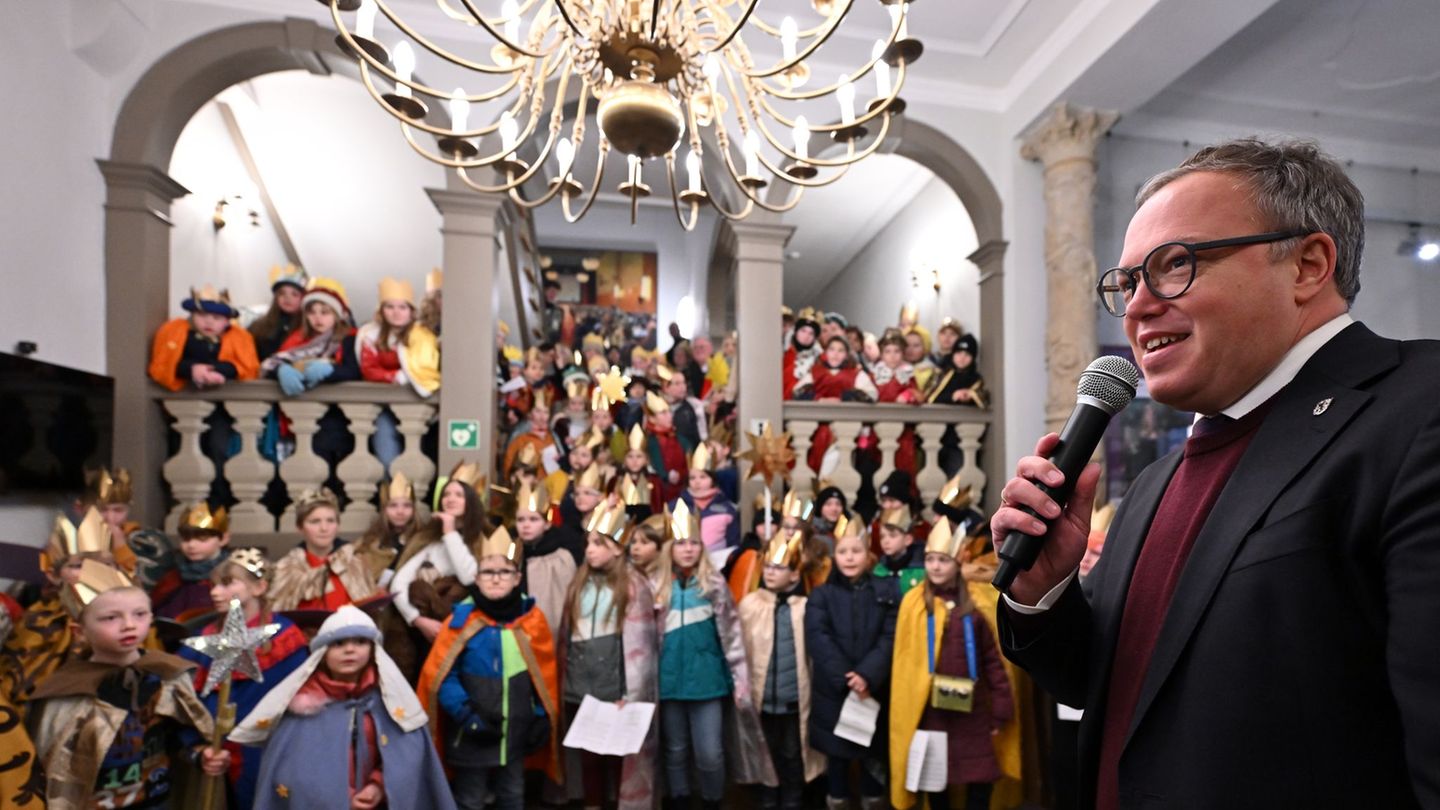 Tradition: "Schule statt Fabrik" – Sternsinger besuchen Staatskanzlei ...