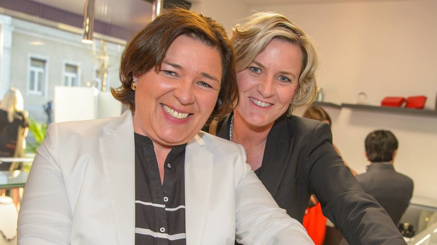 Andrea Plewig verliert Silvester linkes Auge: Vera Int-Veen steht ihrer ...