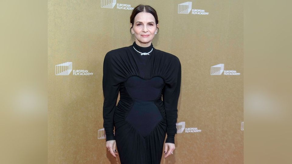 Juliette Binoche: Zeitlos elegant beim Europäischen Filmpreis | STERN.de