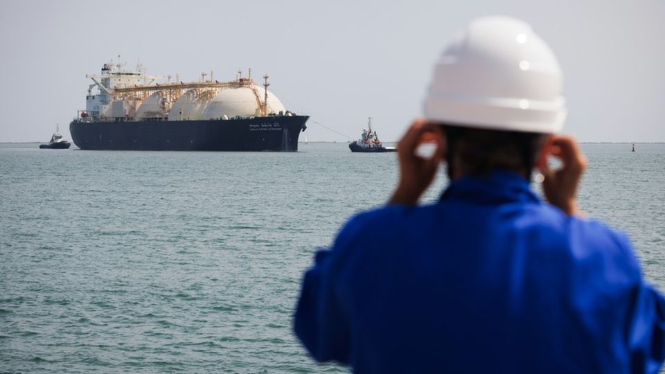 Gas-Tanker sinkt vor Libyen nach Explosion - Putin spricht von ...