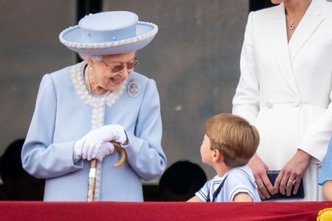 Queen Elizabeth II. – neue Ausstellung ihrer Mode in London | STERN.de