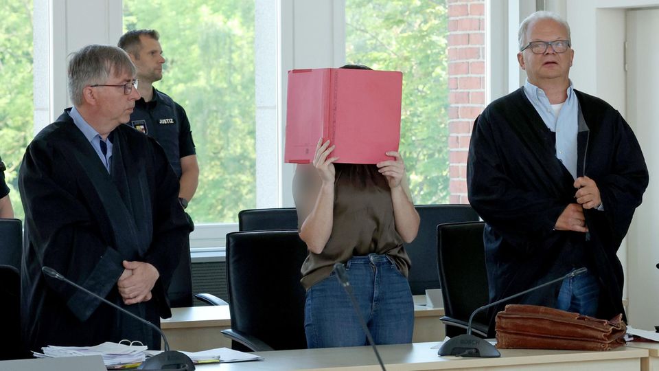 Gerichtsmediziner sagt über Details zum Leichenfund aus | STERN.de