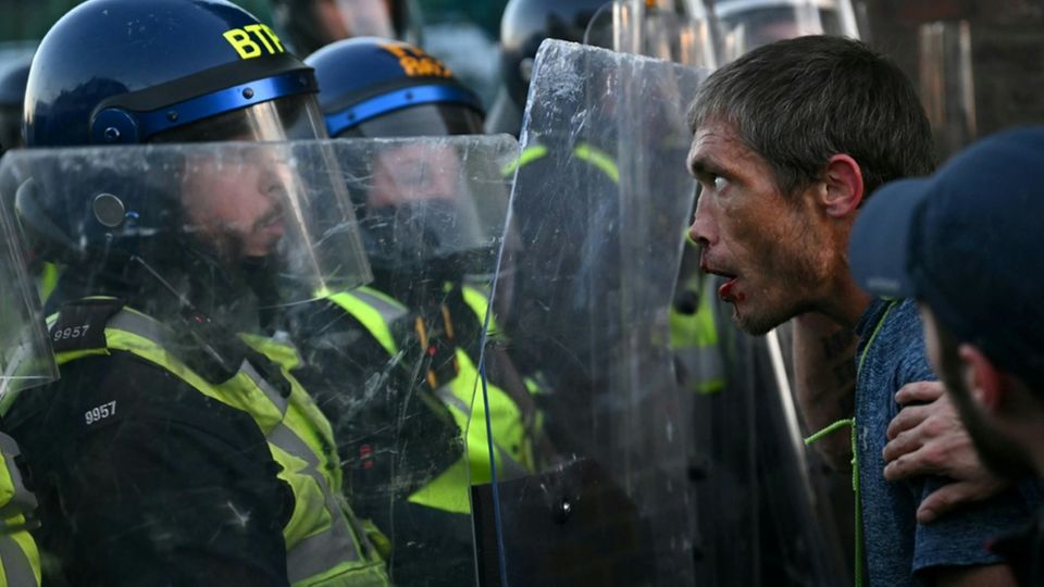 Empörung über Umgang der Polizei mit niedergestochenem weißen Studenten ...