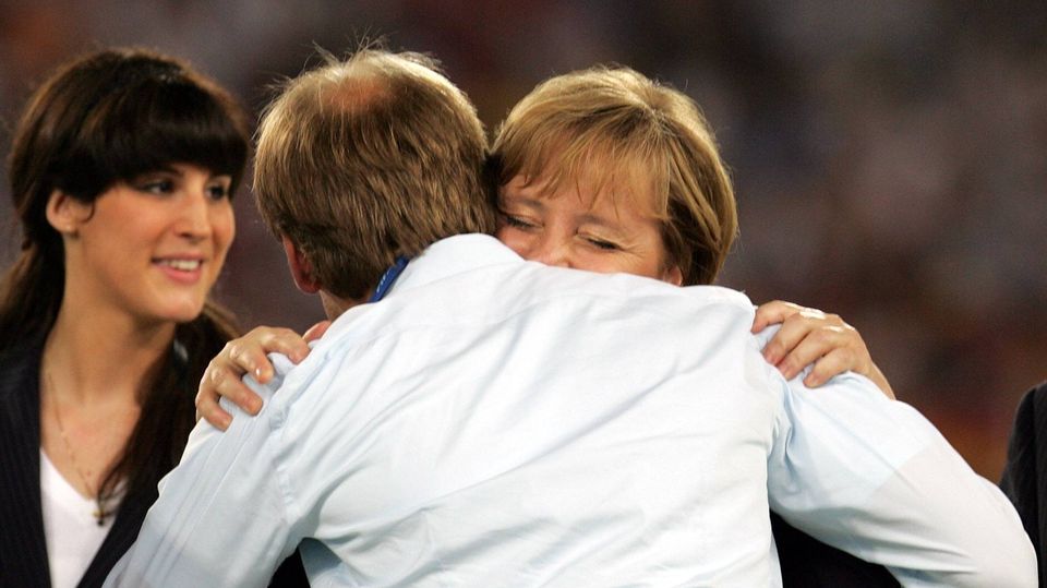 Merz und die WM: An dieses Merkel-Bild wird er nicht herankommen | STERN.de