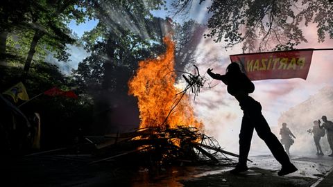 Polizei: „Mehrere“ Festnahmen bei Protesten in Genf gegen G7-Gipfel ...