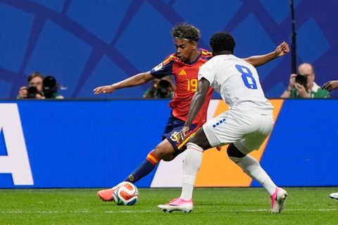 Fußball: 1:1 gegen Saudi-Arabien: Uruguay mit Stotter-Start bei WM ...
