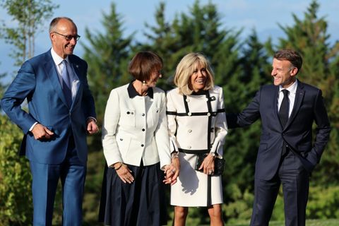 Besonderes Geschenk: Merz schenkt Trump DFB-Trikot bei G7-Gipfel | STERN.de