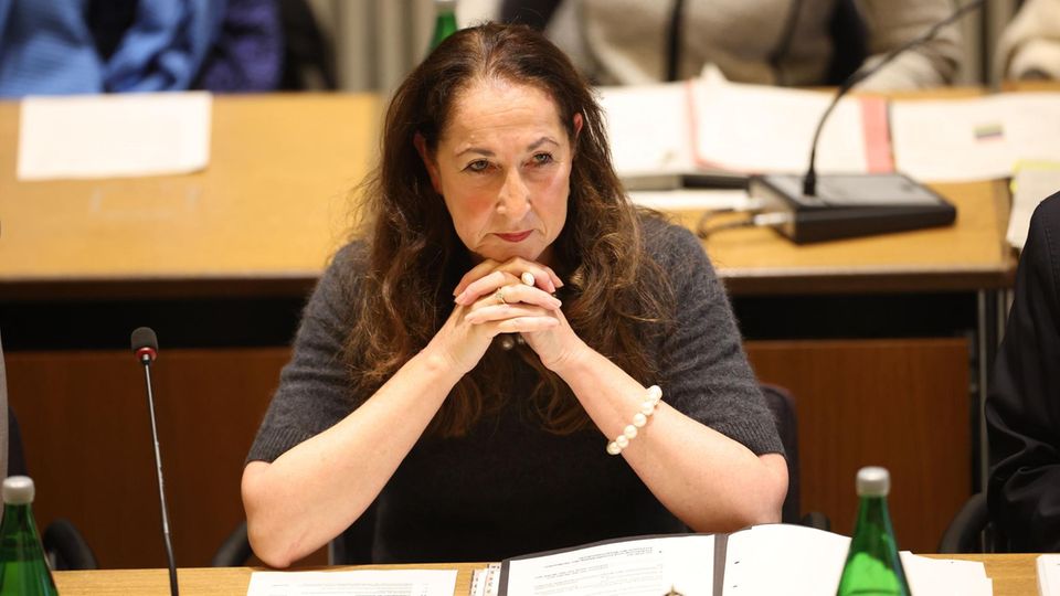Nach Messerattacke auf Iris Stalzer – Tochter angeklagt | STERN.de