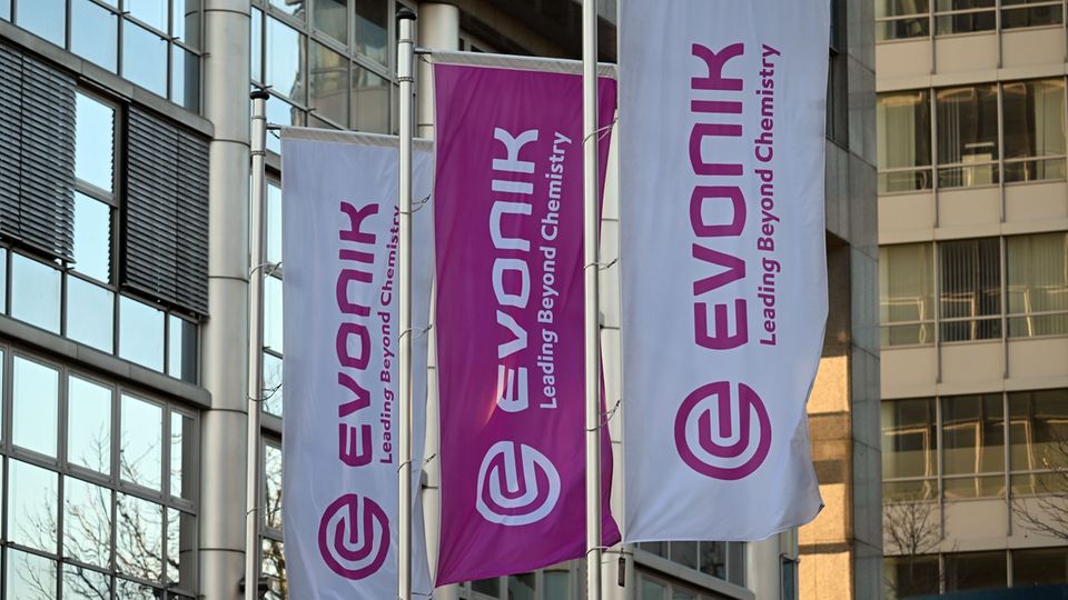 Chemieindustrie: Evonik baut bis Ende 2029 weitere 3.200 Stellen ab ...