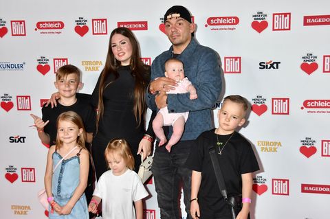 Capital Bra: Rapper zeigt erstmals seine Familie | STERN.de