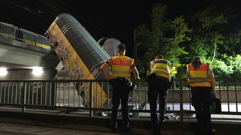Notfälle: Güterzug-Unglück in München: Bergung hat begonnen | STERN.de