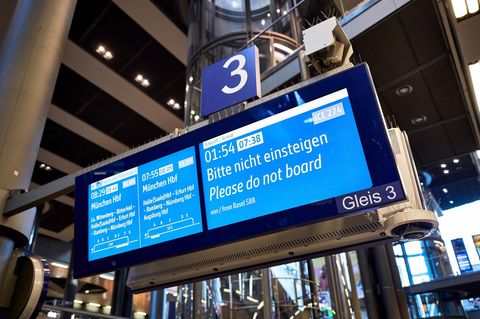 Deutsche Bahn von Großstörung betroffen – Züge stehen bundesweit still ...