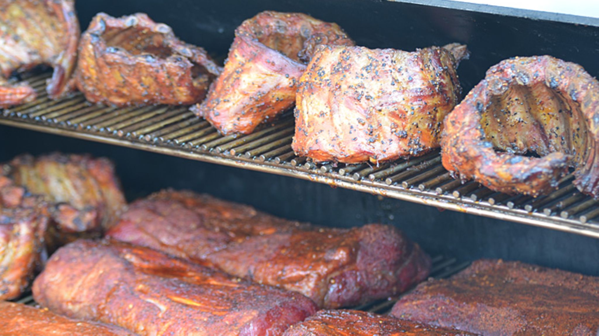Smoker: Low and slow in großen Mengen | STERN.de
