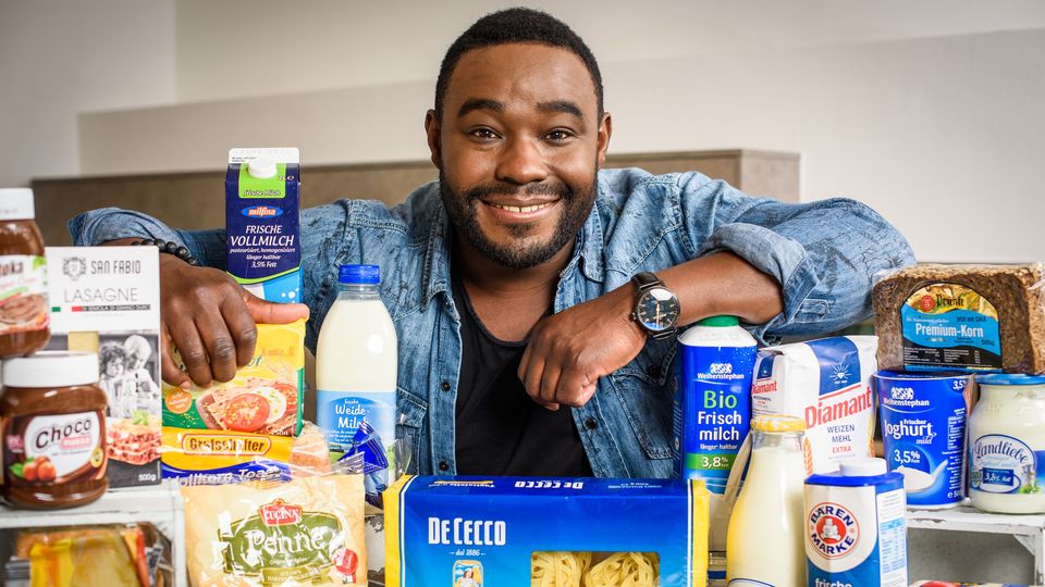 Nelson Müller macht den Test: Welche Pizza ist besser - Wagner oder Gut ...