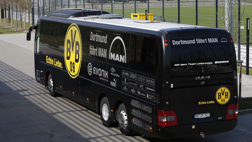 News: BVB-Bus durch Explosion beschädigt - ein Verletzter - Spielabsage ...