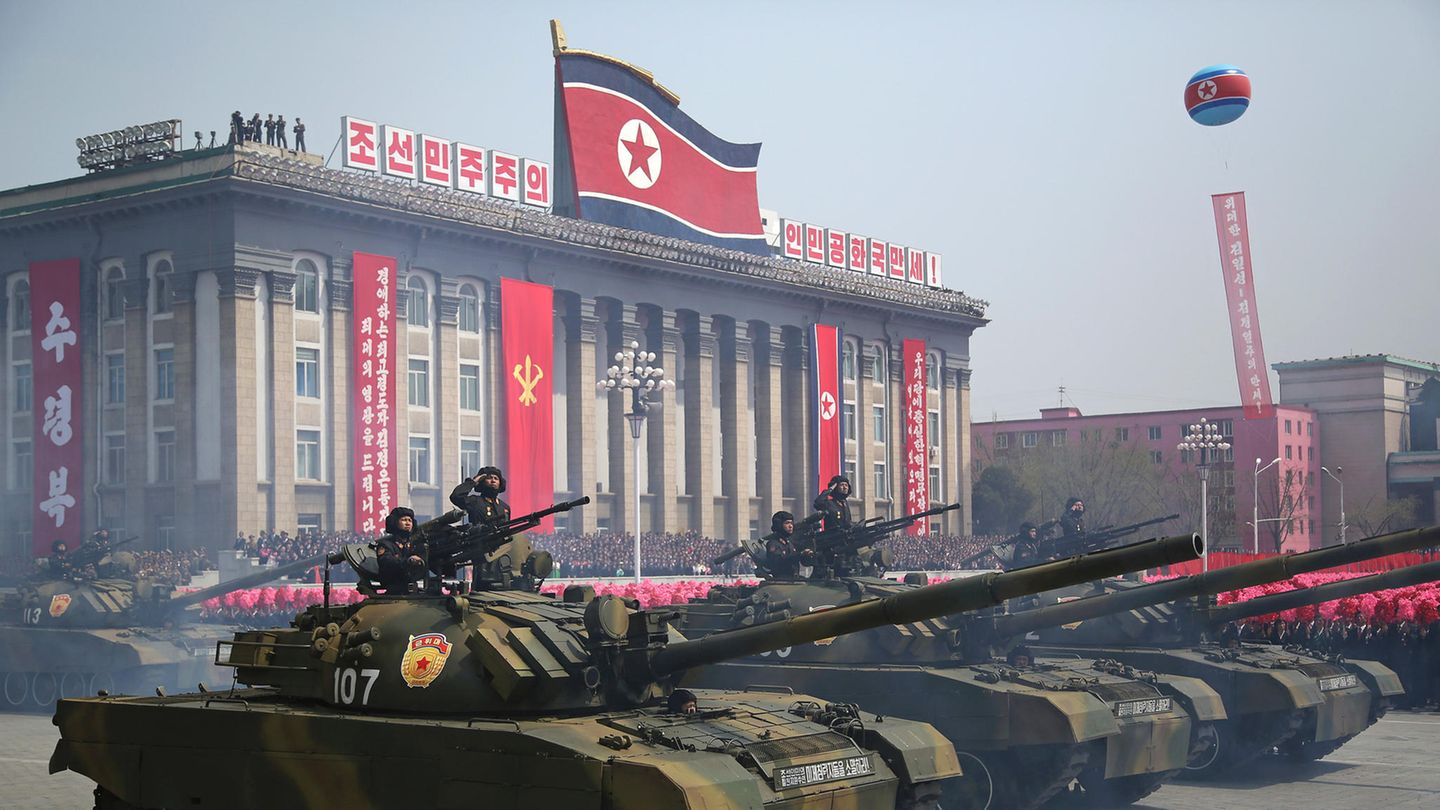 Nordkorea: In der Atomkrise lädt Kim zur Panzer-Parade | STERN.de