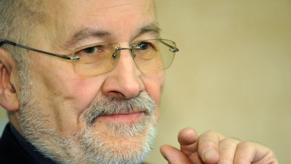 Horst Mahler: RAF-Anwalt und Holocaust-Leugner flieht ins Ausland ...