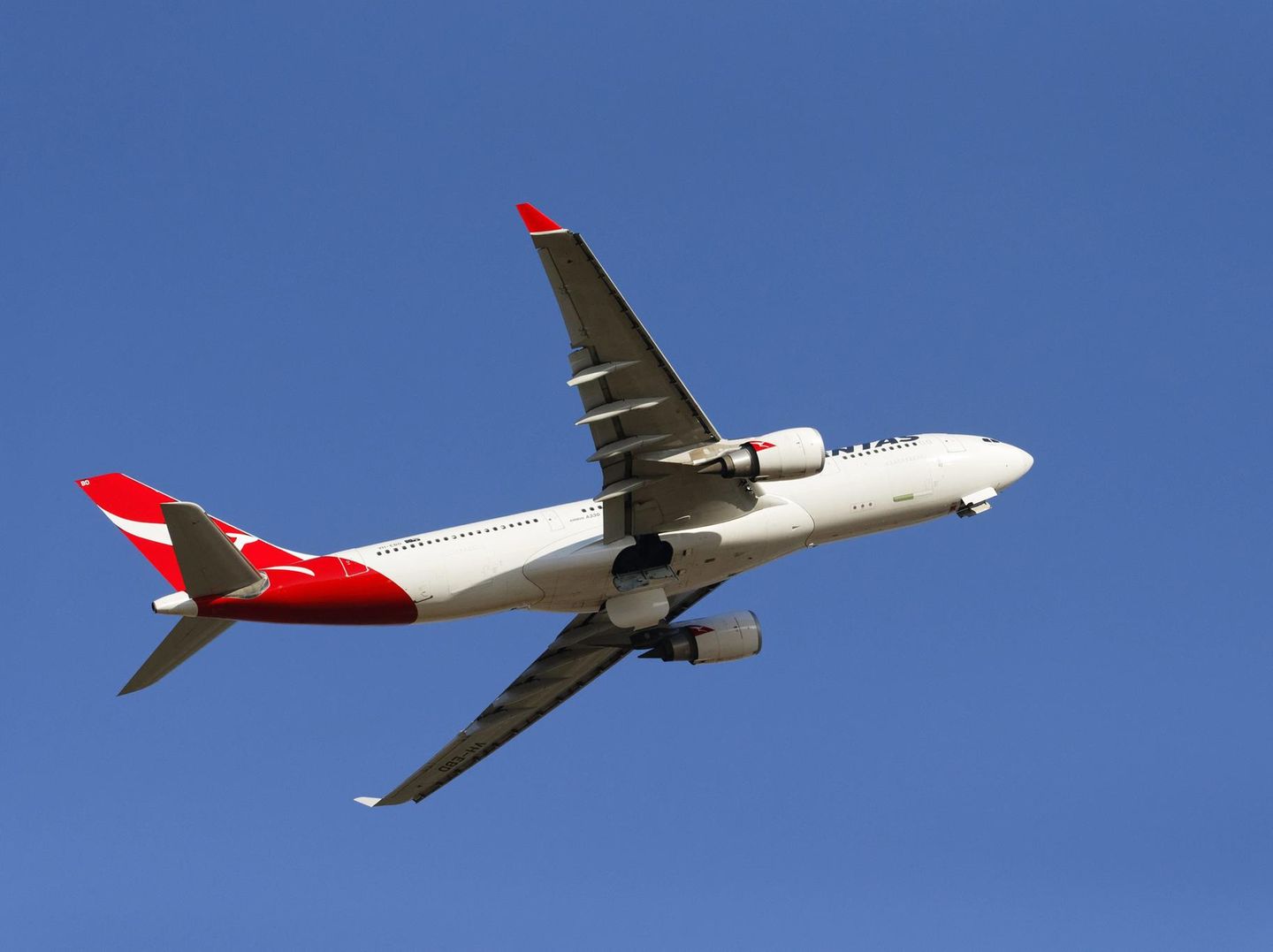 Qantas Flight 72 Qantas Flight 72: A Cabin Crew Perspective