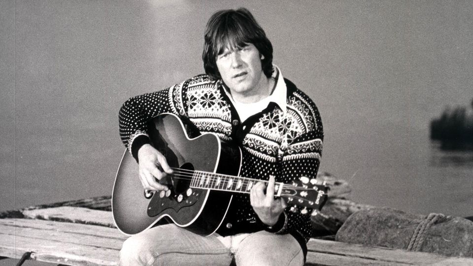 Gitarre, Hausboot und gestreckter Mittelfinger - so war Gunter Gabriel ...