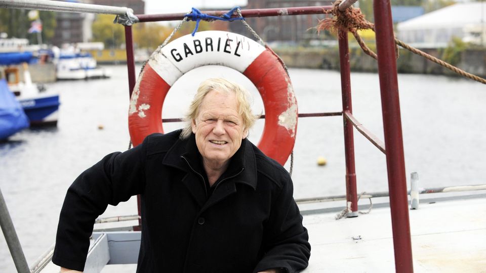 Gitarre, Hausboot und gestreckter Mittelfinger - so war Gunter Gabriel ...